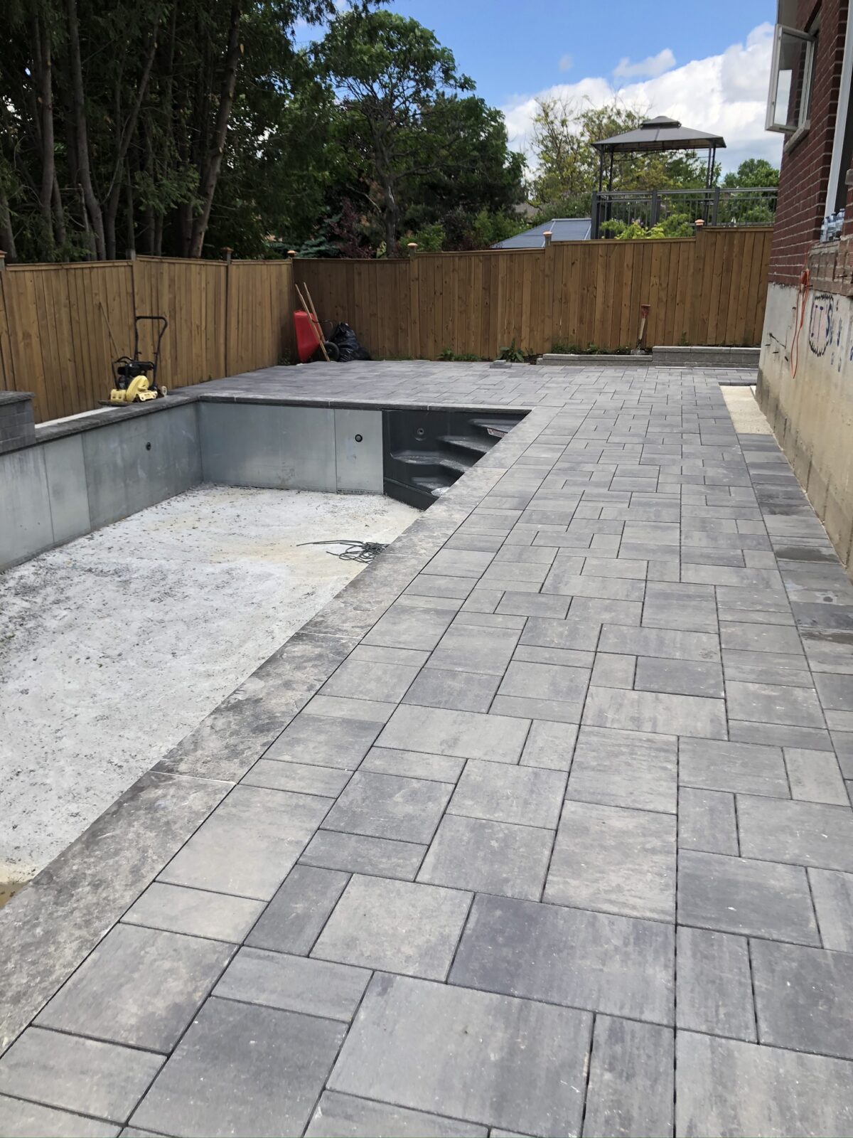 Pools & Spas - New Way Interlocking